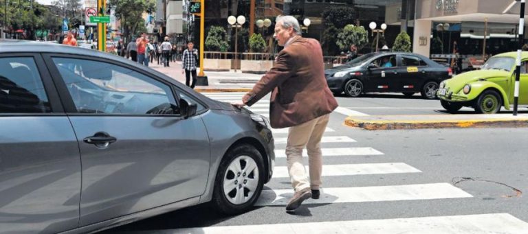 Señal de Ceda el Paso Significado, Tipos e Imágenes 🥇